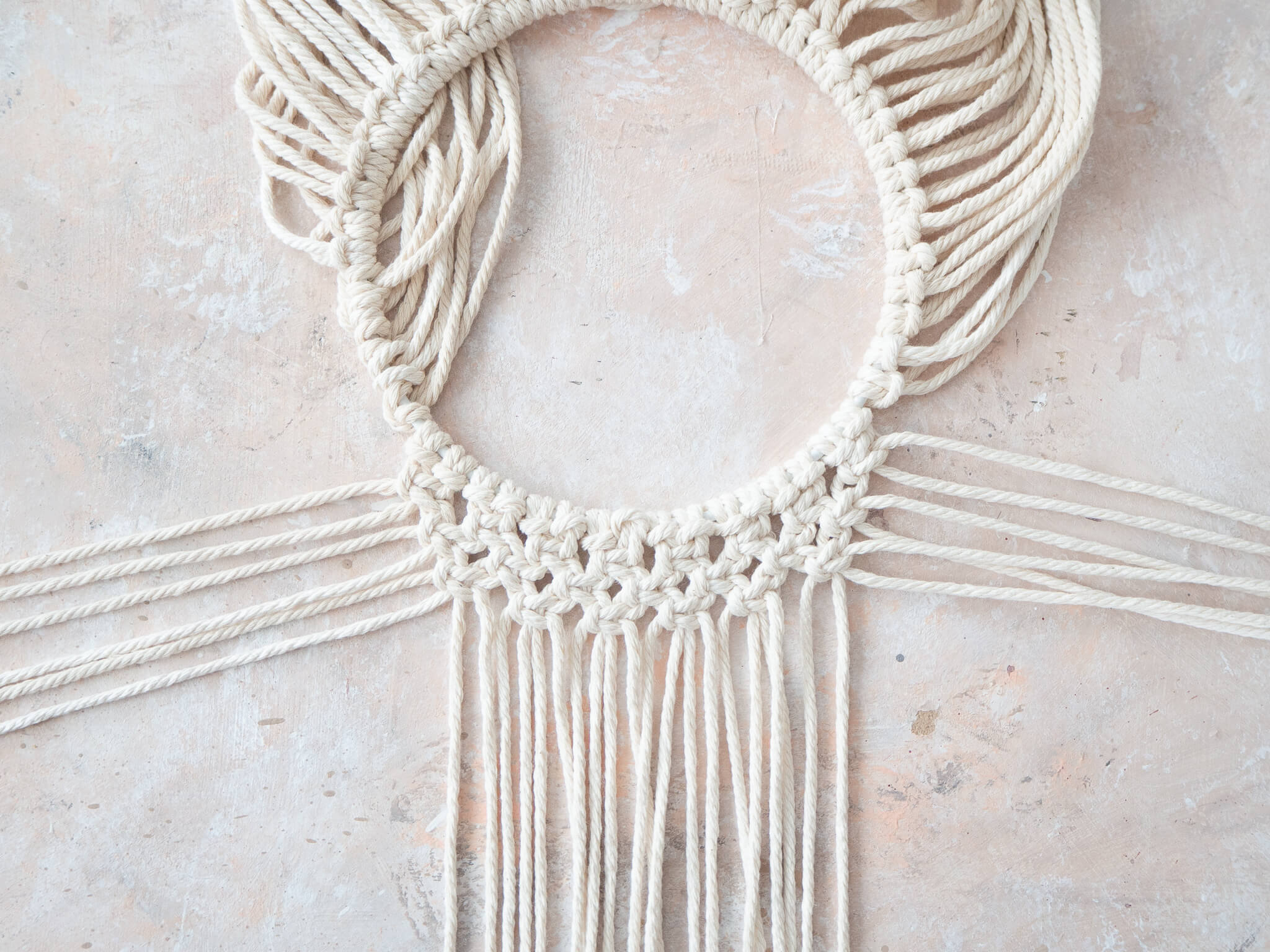 DIY Anleitung: Makramee Lampe mit LED Lichterkette knoten