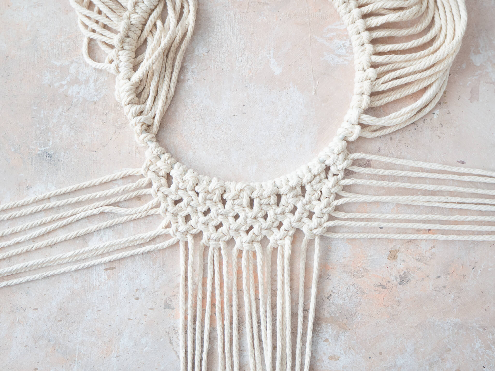 DIY Anleitung: Makramee Lampe mit LED Lichterkette knoten