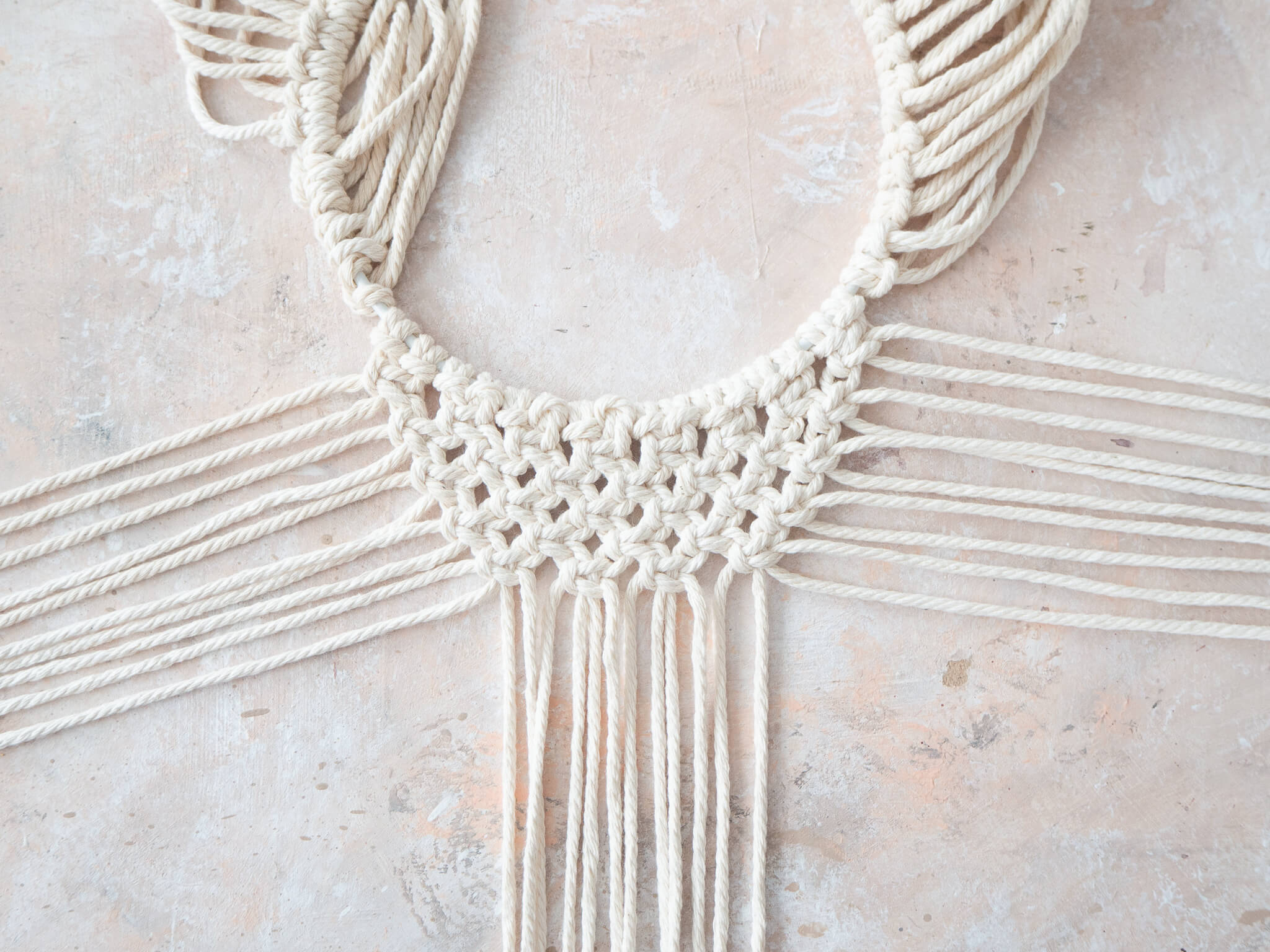 DIY Anleitung: Makramee Lampe mit LED Lichterkette knoten