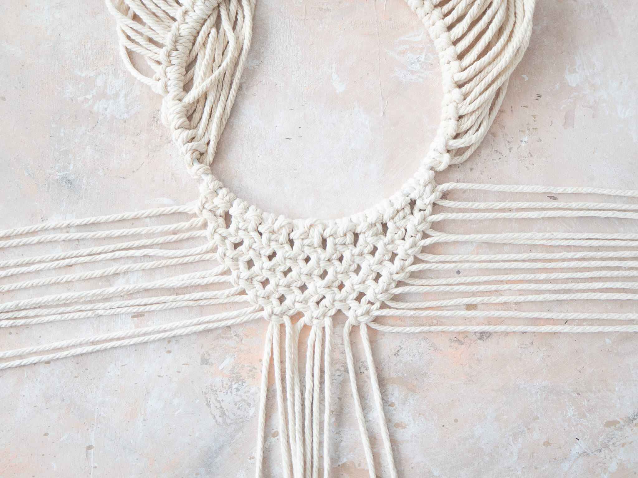 DIY Anleitung: Makramee Lampe mit LED Lichterkette knoten