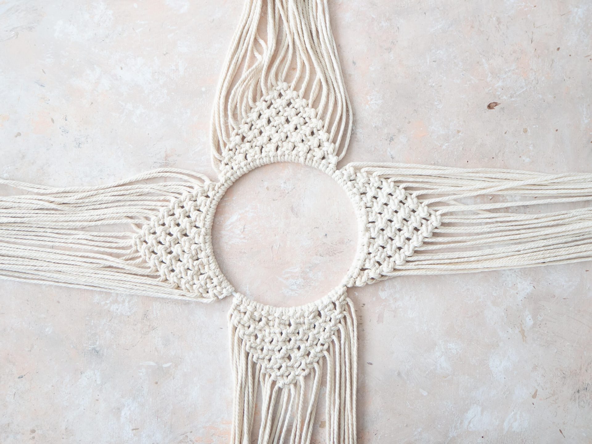 DIY Anleitung: Makramee Lampe mit LED Lichterkette knoten