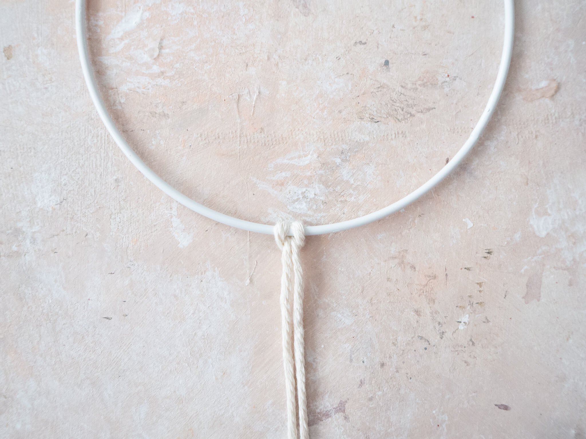 DIY Anleitung: Makramee Lampe mit LED Lichterkette knoten