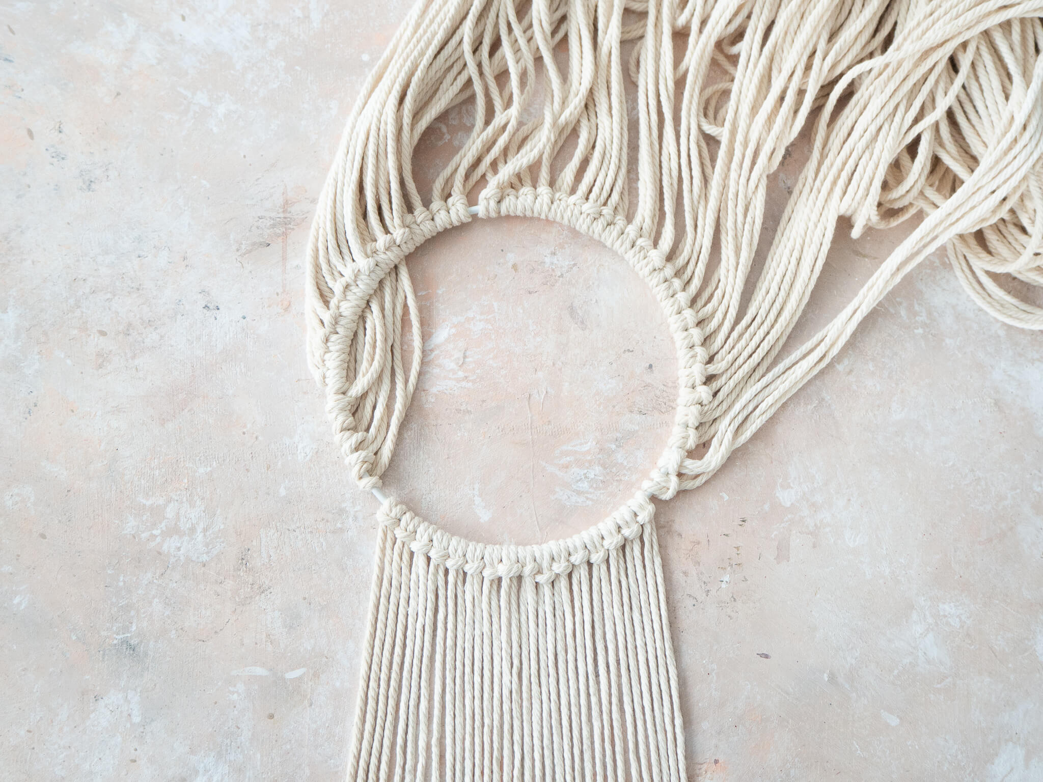 DIY Anleitung: Makramee Lampe mit LED Lichterkette knoten