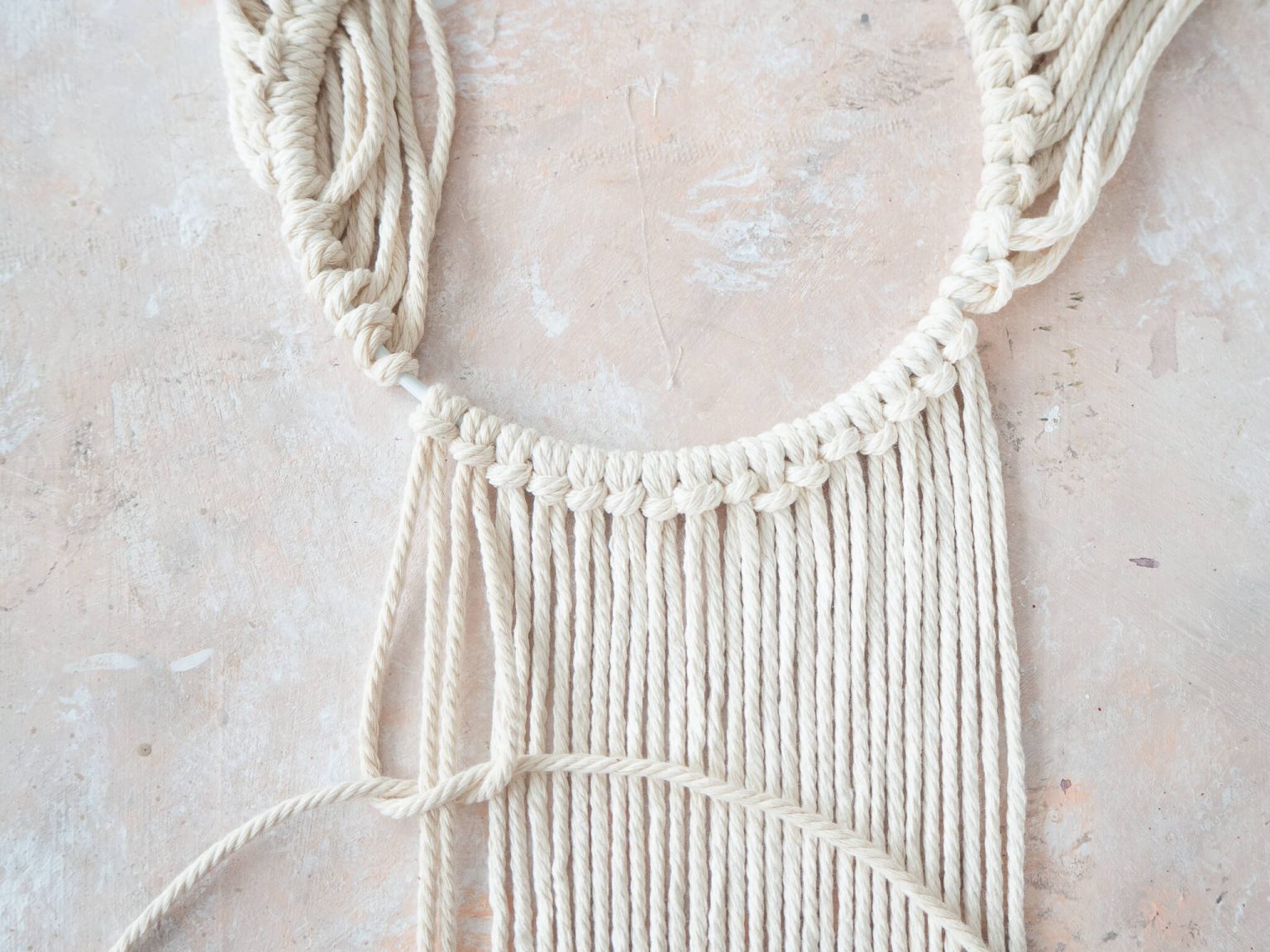 DIY Anleitung: Makramee Lampe mit LED Lichterkette knoten