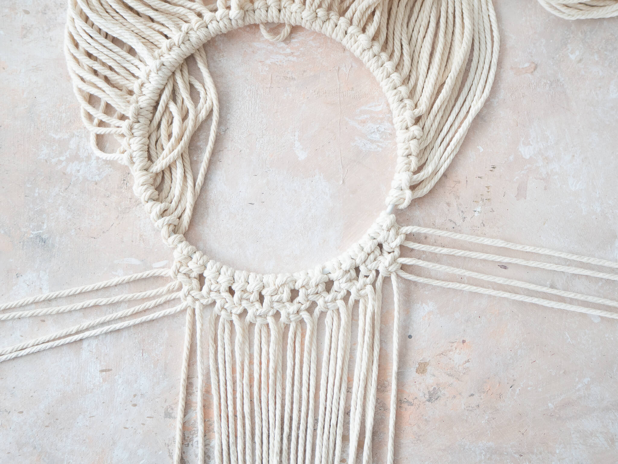 DIY Anleitung: Makramee Lampe mit LED Lichterkette knoten