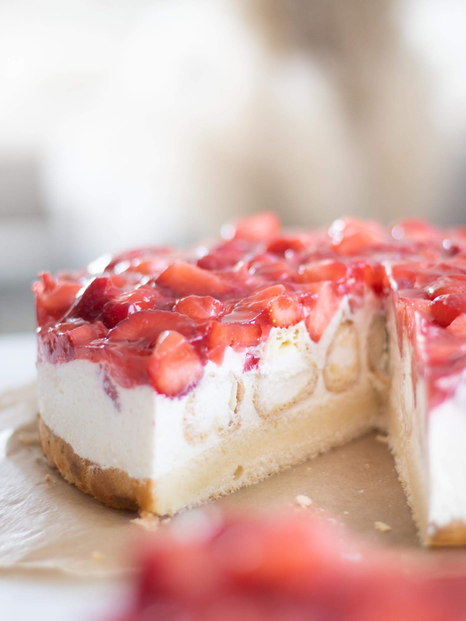 Windbeuteltorte mit Erdbeeren