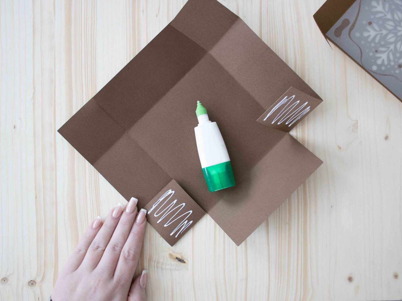 Geschenkbox aus Papier basteln