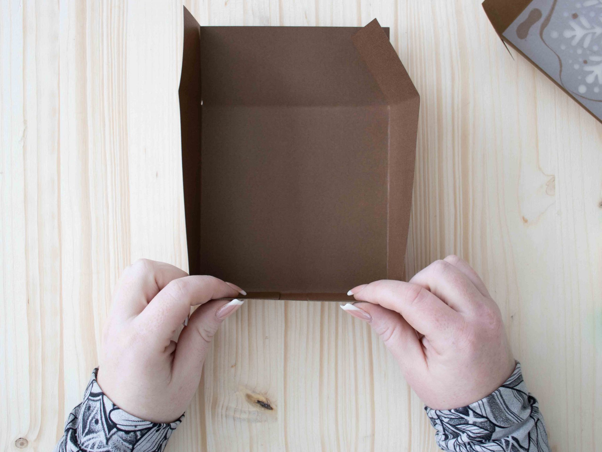 Geschenkbox aus Papier basteln